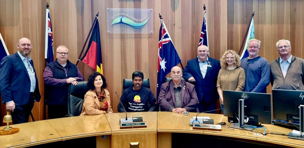 Mayor Kensit attends welcome for marathon walker Neil Para | Upper ...